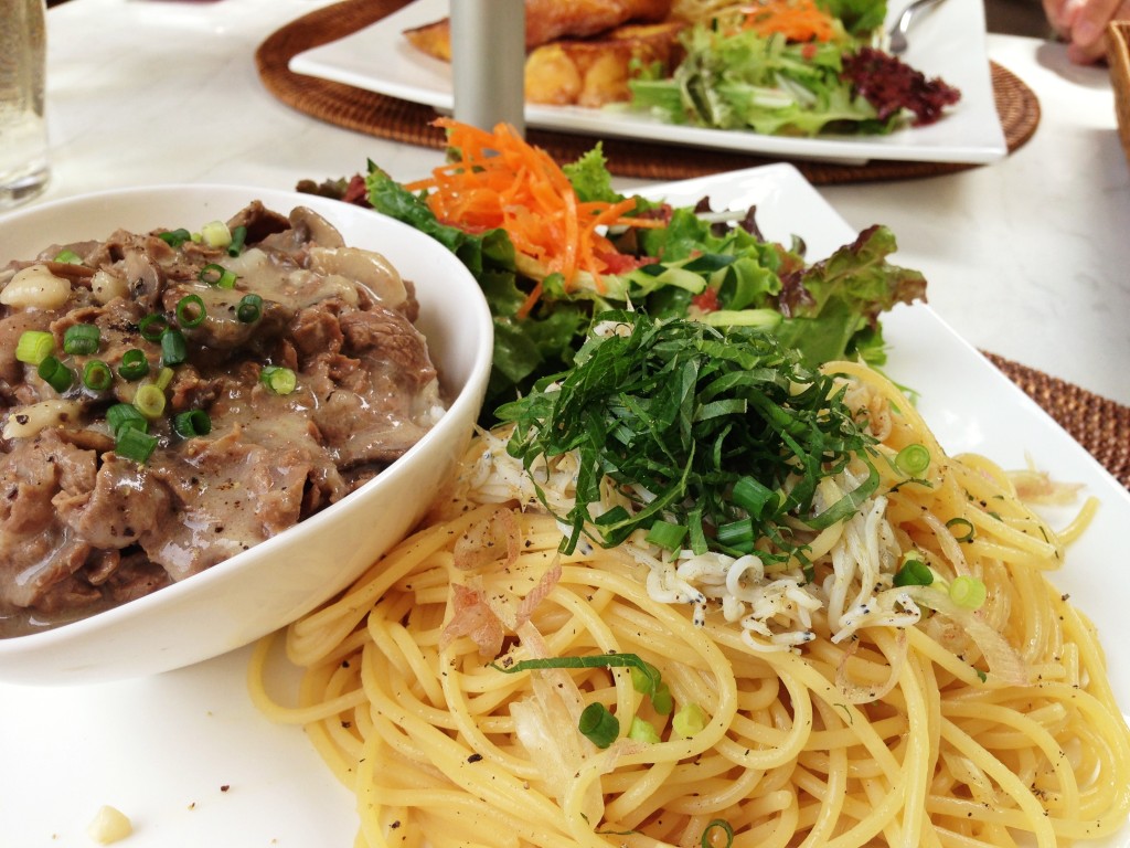 気軽に入れる、鵠沼の隠れ家的オシャレカフェ、CreBar | フォロワーが12万人増えるiPhone写真＆動画